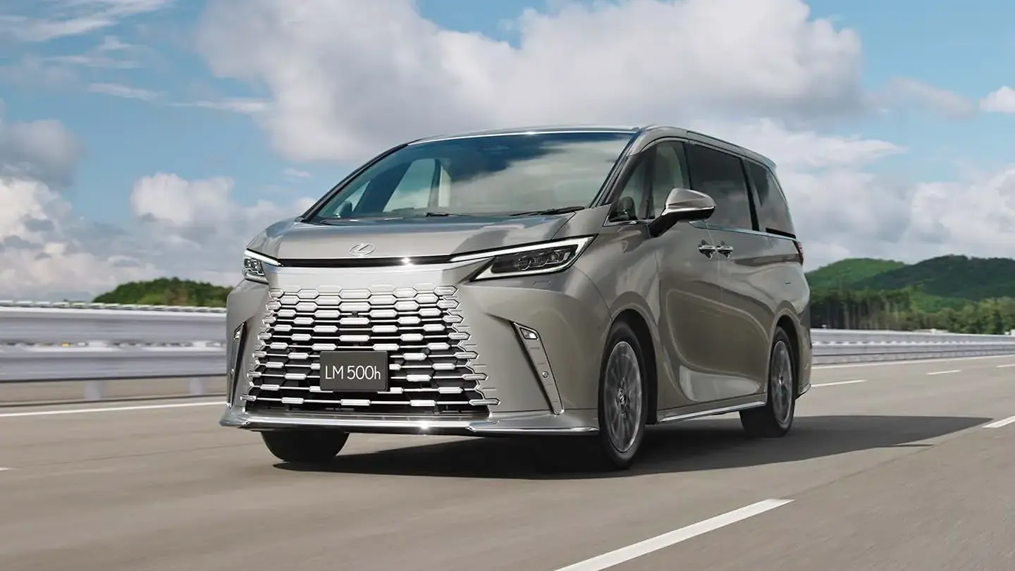レクサスLMとアルファード徹底比較！価格差1000万の価値は？ - プレミアムオートファクト